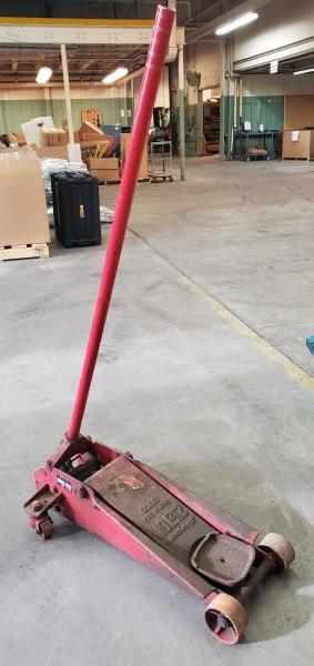 Used Snap-On 2.5 Ton YA700 Hydraulic Floor Jack