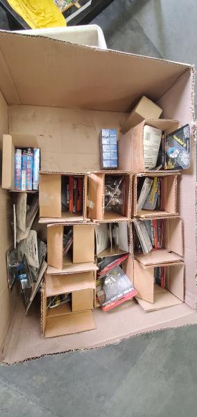 Lot of Various New Flashlight Bulbs for Pelican, Streamlight, MAGLITE ...