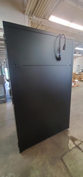 Hitachi Server Cabinet- 23"x48", Contains Hitachi HUSVM. 11 Empty HD ...