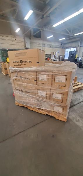 Lot of 40 GE M250R2 250W 120V HPS Luminaires.