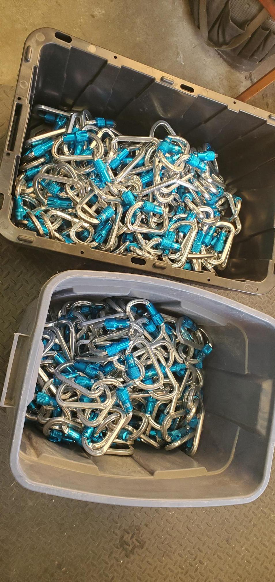 Lot of 260+ Yoke N-2852G, Twist Lock Aluminum Carabiner. (3600 LBS gate ...